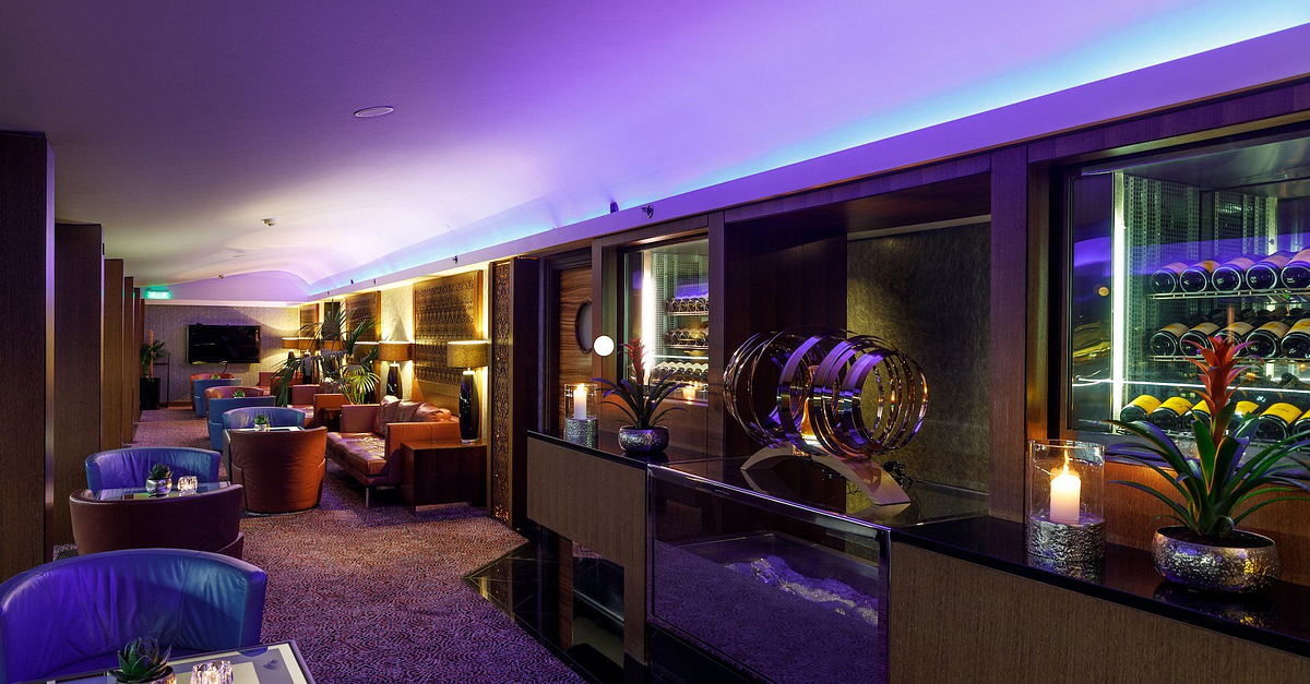 b-hush rooftop lounge bar - Бронювання