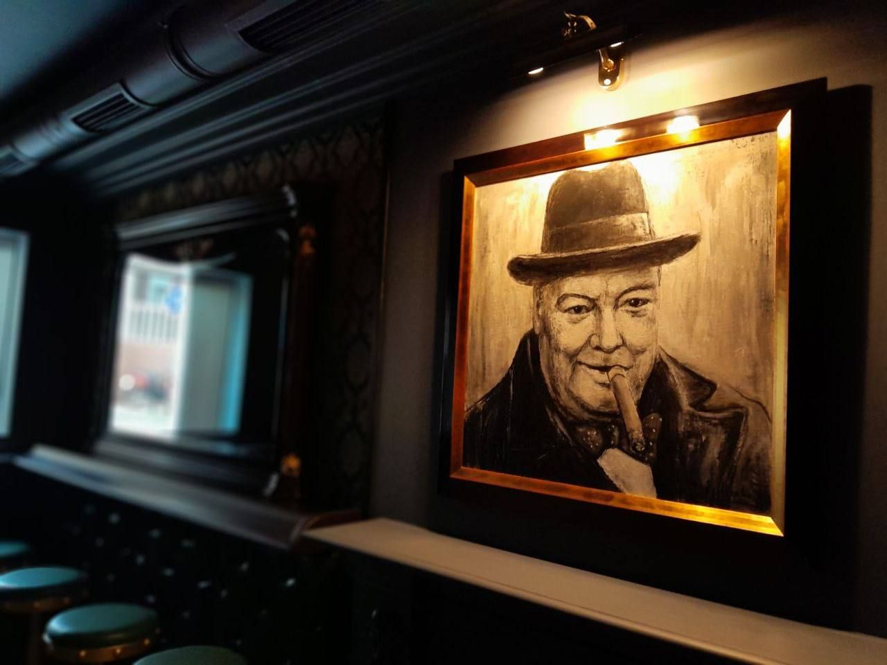 Churchill bar